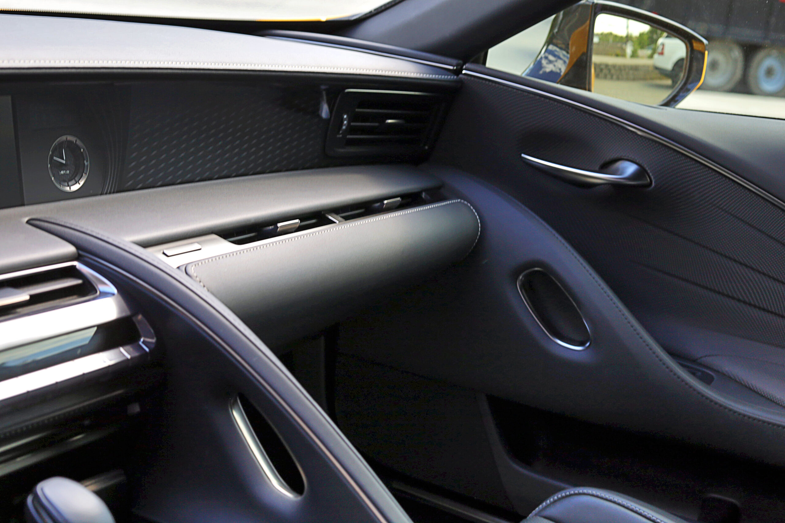 Lexus LC500 – EXO Automobiles