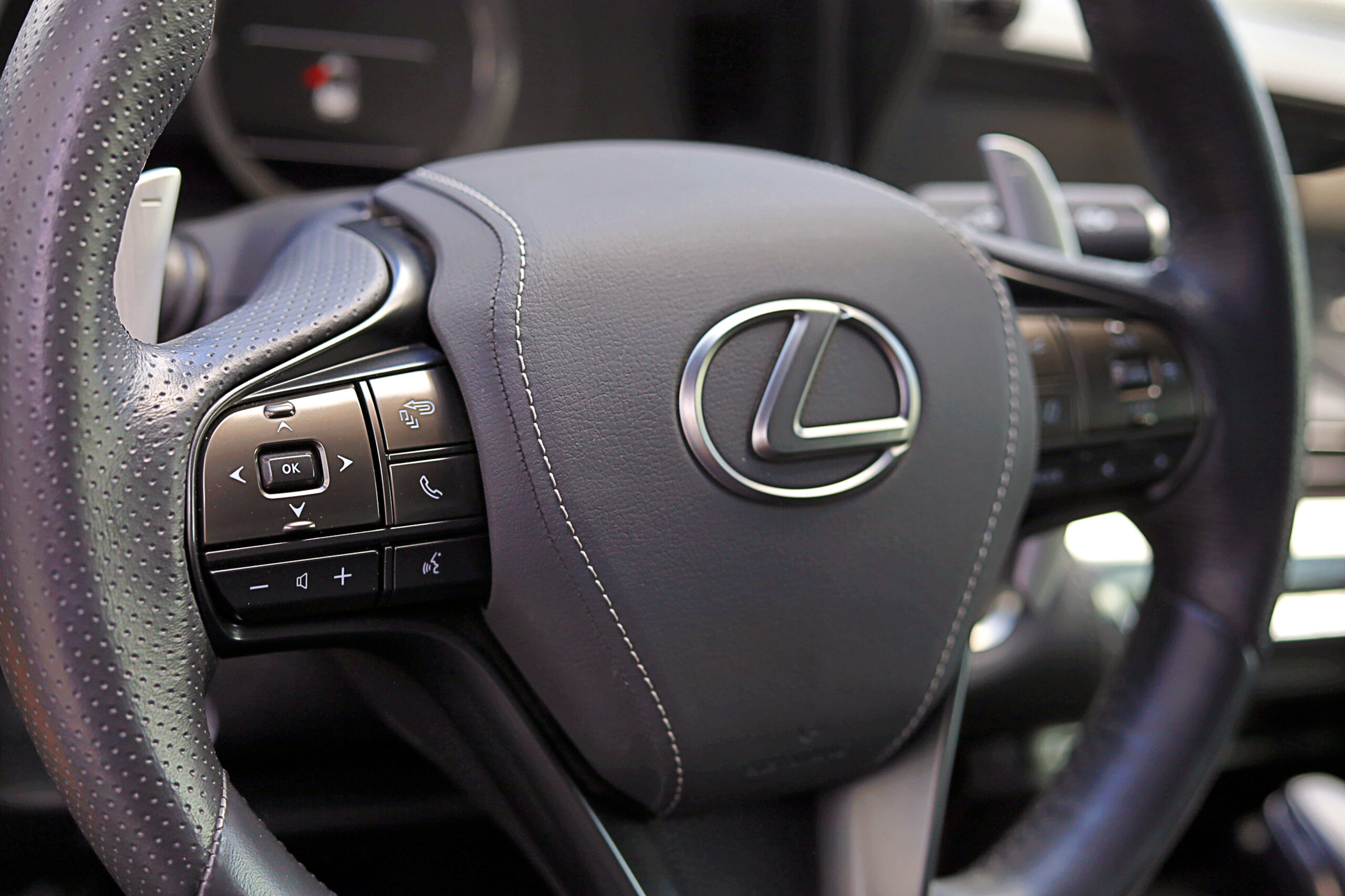 Lexus LC500 – EXO Automobiles