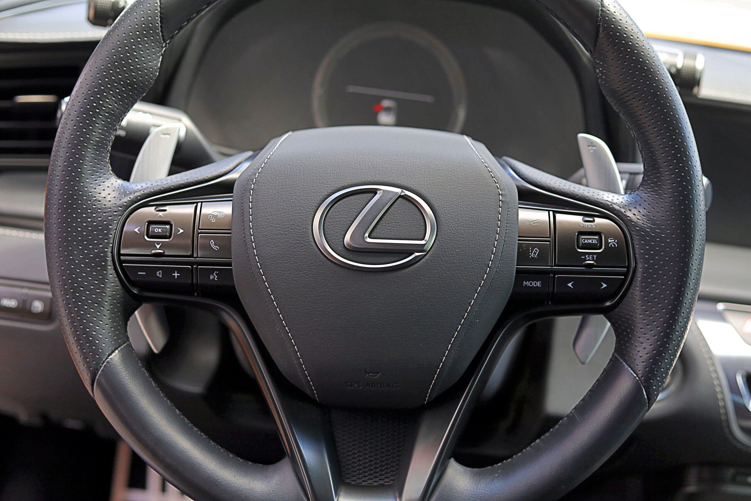 Lexus LC500 – EXO Automobiles